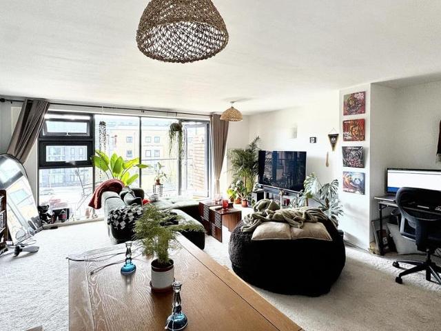 Deanery Road, Bristol BS1 2 bed flat to rent £2,000 pcm £462 pw