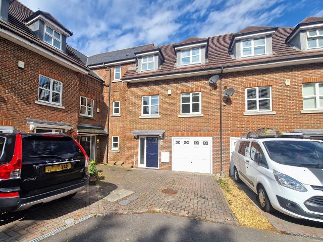 Deanfield Close, Hamble Le Rice SO31, 3 bed town house to rent, £1,900 pcm | PrimeLocation