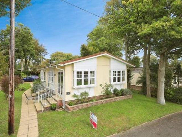 Deanland Wood Park, Golden Cross, 2 Bedroom Park