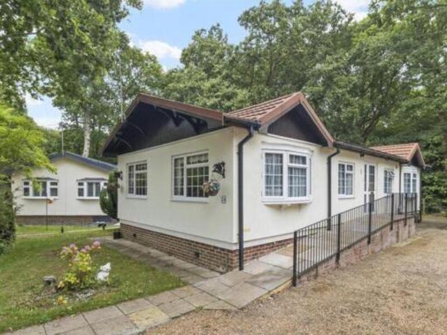 Deanland Wood Park, Golden Cross, 2 Bedroom Park