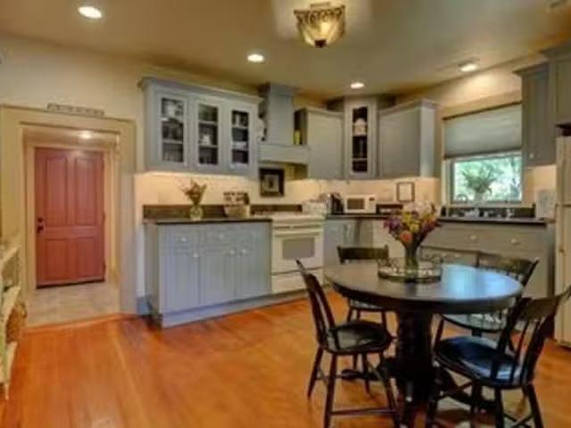 Deanna Saltmarsh, 345 North 5th St, Jacksonville 3 Bedroom.