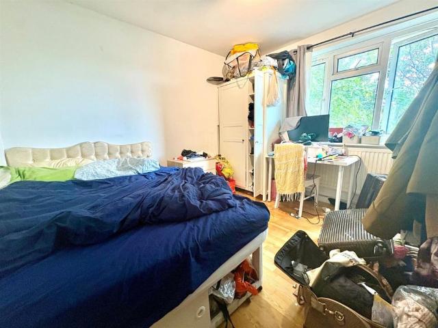 Deans Close, Chiswick, W4, London