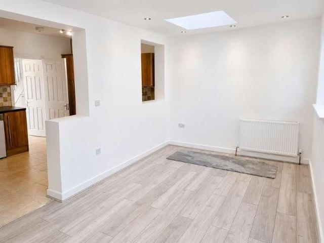 Deans Lane, Edgware, HA8