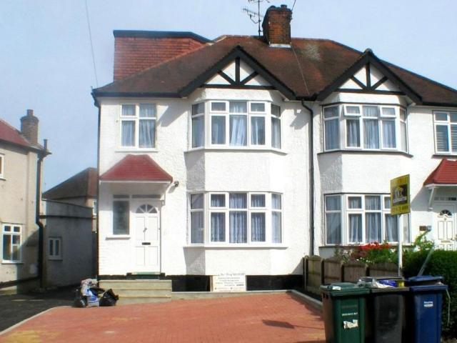 Deans Lane, Edgware HA8, 4 bed link detached house to rent, £3,250 pcm | PrimeLocation