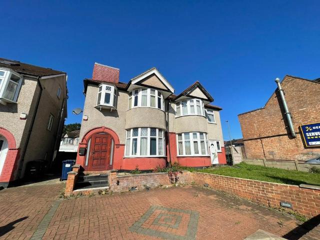 Deans Lane, Edgware, HA8 4 bed property to rent £2,900 pcm £669 pw