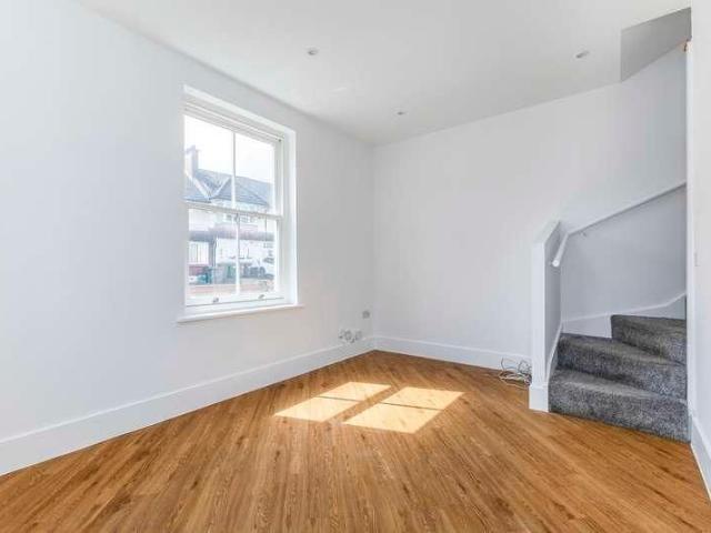 Deans Road, Sutton, SM1