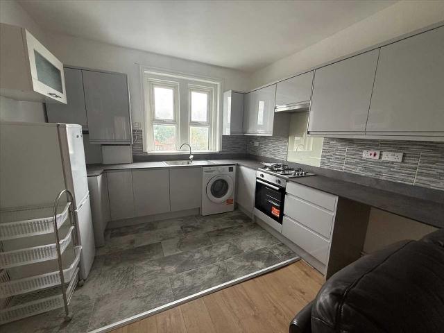 Deansbrook Road, Edgware HA8, 2 bed flat to rent, £1,650 pcm | PrimeLocation