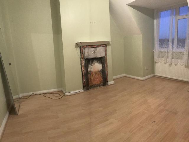 Deansbrook Road, Edgware HA8 4 bed flat to rent £1,950 pcm £450 pw