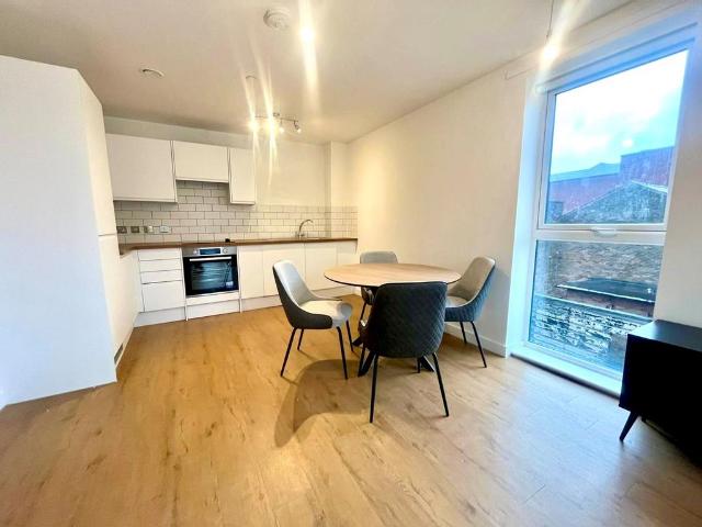 Deansgate Gardens, Bolton, BL1 2 bed apartment to rent £1,225 pcm £283 pw