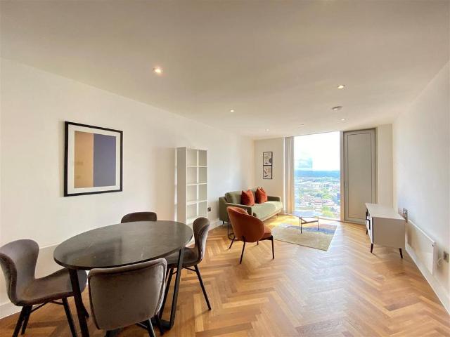 Deansgate Square, Owen Street. 2 bed apartment to rent £1,900 pcm £438 pw