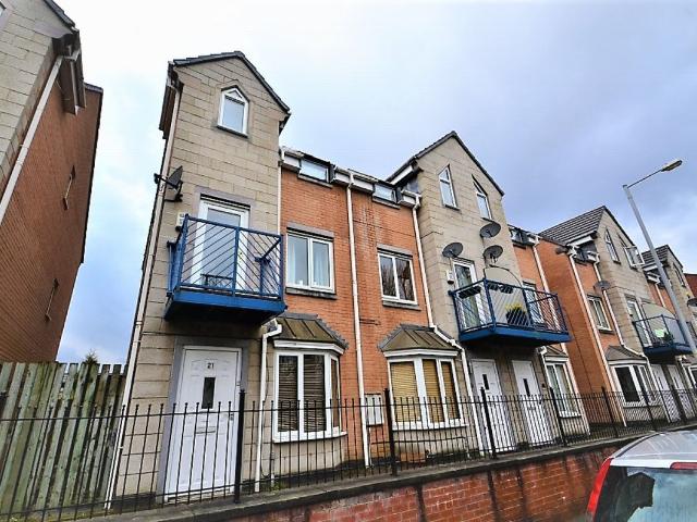 Dearden Street, Hulme, Manchester. M15, 4 bed town house to rent, £2,000 pcm | PrimeLocation