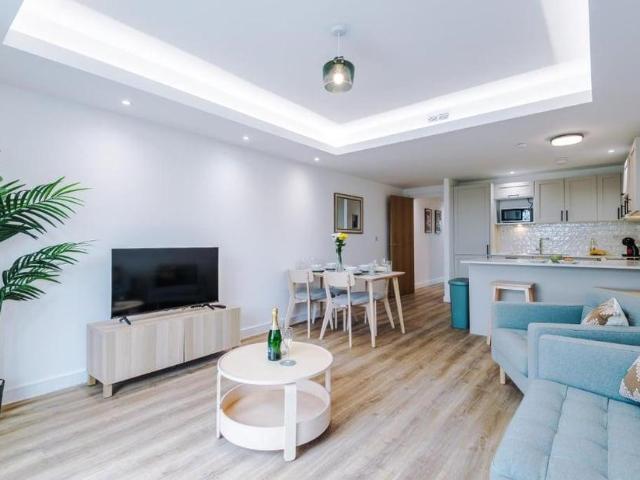 Dearmans Place, Salford M3 4 bed flat to rent £1,750 pcm £404 pw