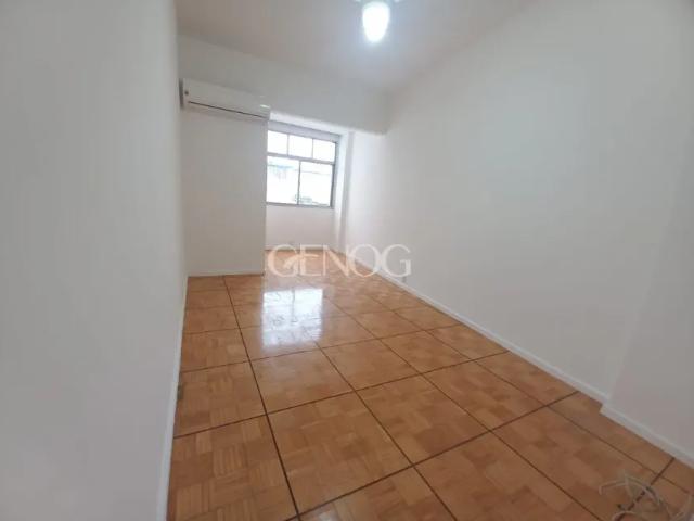 Debruçado ao metrô Uruguai. Apartamento com 3 quartos e vaga registrada, medindo