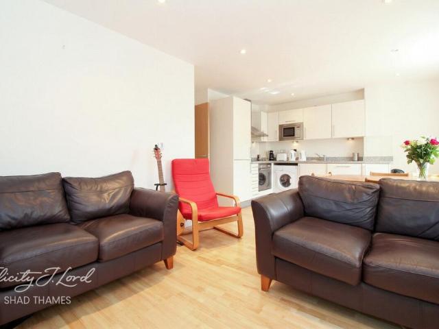 Decima Street, London, SE1 2 bed flat to rent £2,450 pcm £565 pw