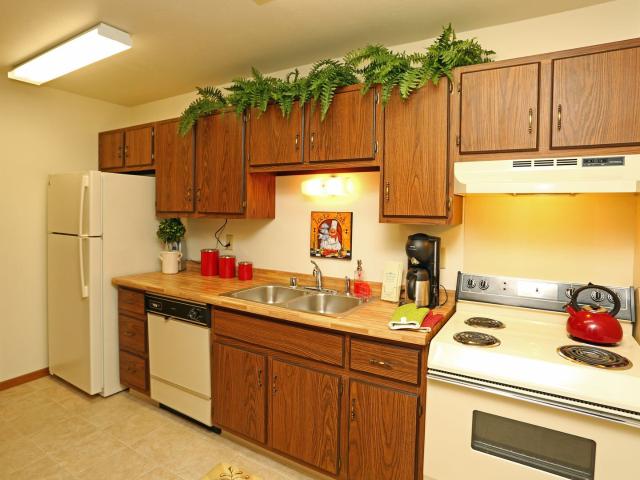 Deckner Manor Apartment Homes