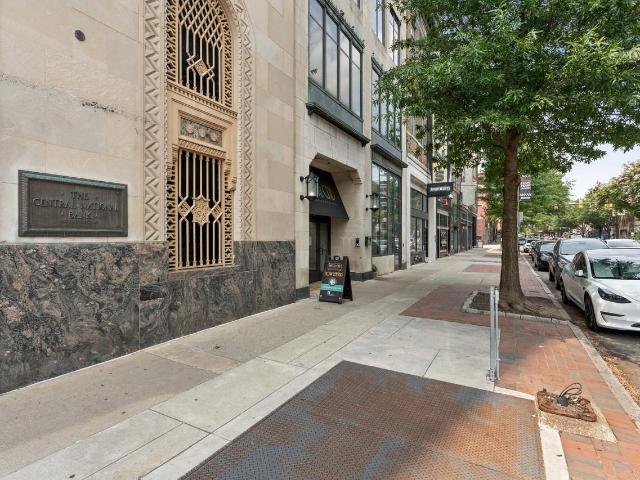 Deco at CNB 1 Bedroom Apartment for Rent at 219 E Broad St, Richmond, VA 23219 City Center
