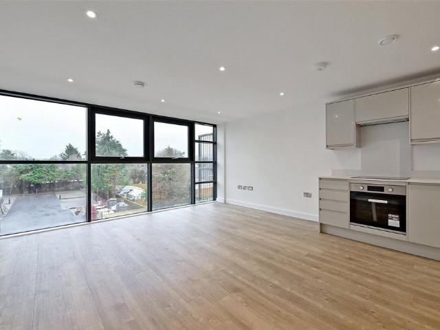 Dedworth Road, Windsor, Berkshire, SL4 1 bed apartment to rent £1,650 pcm £381 pw