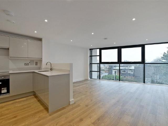 Dedworth Road, Windsor, Berkshire, SL4 1 bed apartment to rent £1,600 pcm £369 pw