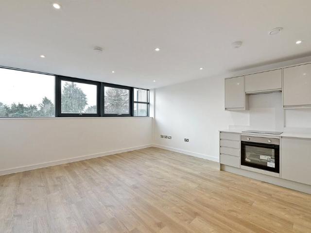 Dedworth Road, Windsor, Berkshire, SL4 1 bed apartment to rent £1,600 pcm £369 pw