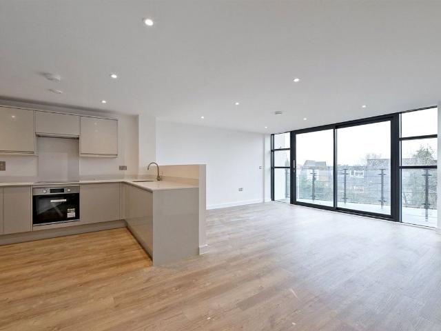 Dedworth Road, Windsor, Berkshire SL4, 2 bed flat to rent, £2,050 pcm | PrimeLocation