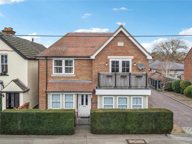 Dedmere Road, Marlow. 2 bed apartment to rent £1,850 pcm £427 pw