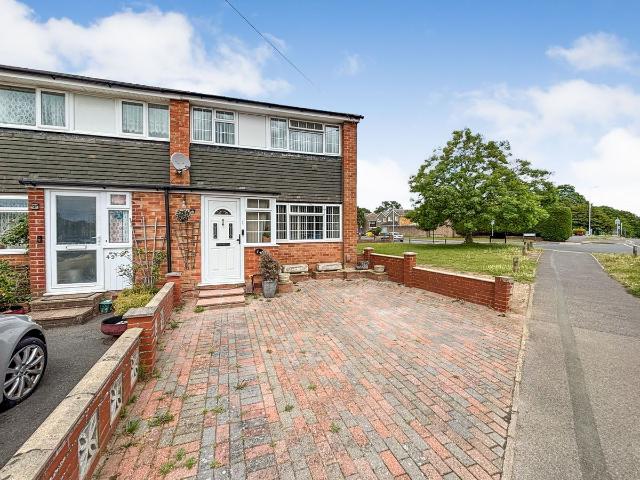 Dee Road, Tilehurst RG30, 3 bed end terrace house to rent, £1,900 pcm | PrimeLocation