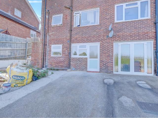 Deeds Grove, High Wycombe, Buckinghamshire HP12, 1 bed flat to rent, £1,150 pcm | PrimeLocation