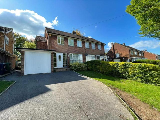 Deeds Grove, Hp12 3 bed detached house to rent £2,100 pcm £485 pw