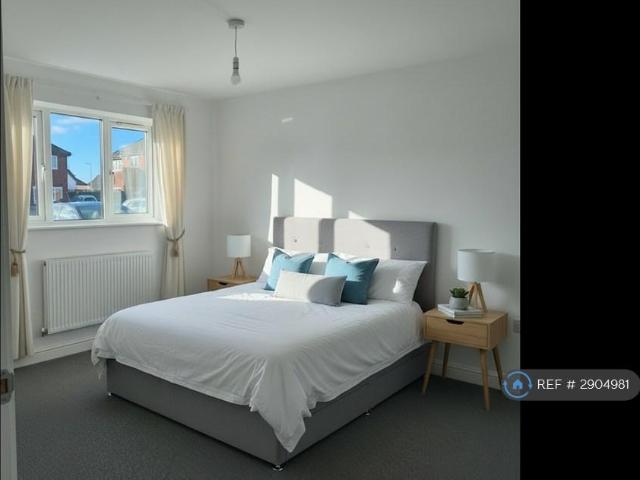 Deemuir Square, Cardiff, CF24 2 bed flat to rent £1,090 pcm £252 pw