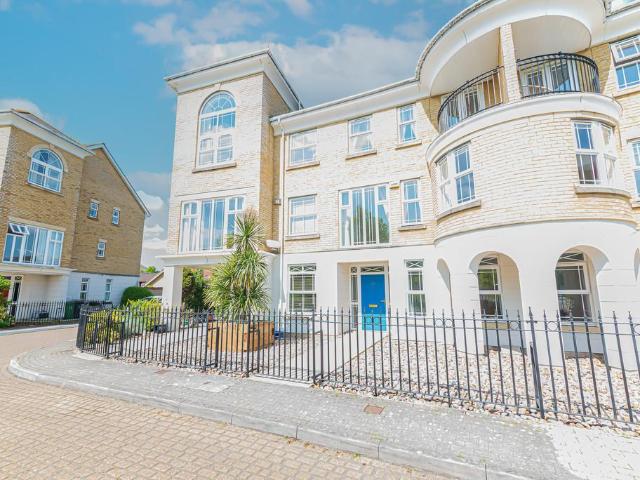 Deepcut, Camberley 4 bed terraced house to rent £2,700 pcm £623 pw