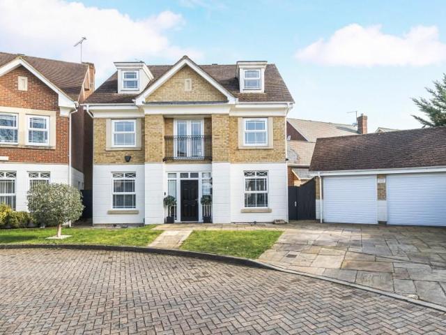 Deepcut 5 bed detached house to rent £3,750 pcm £865 pw