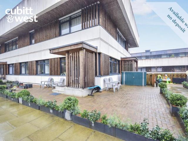 Deepdene Avenue Dorking RH5 2 bed apartment to rent £1,700 pcm £392 pw