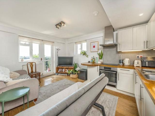 Deepdene Gardens, SW2, London