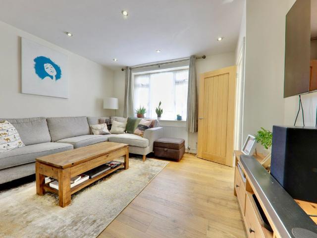 Deepdene Road, Loughton IG10, 3 bed shared accommodation to rent, £2,300 pcm | PrimeLocation