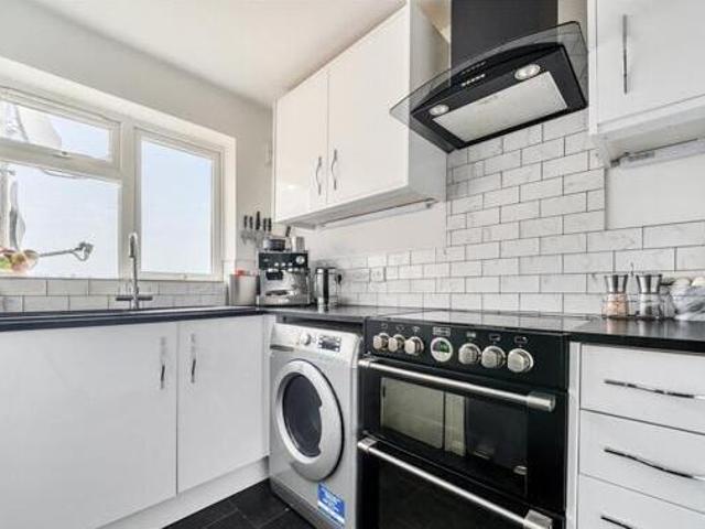 Deepfield Road, Bracknell, 2 Bedroom Apartment