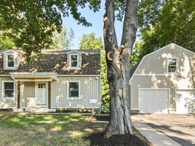 Deepwood Dr, Cheshire, Home For Sale