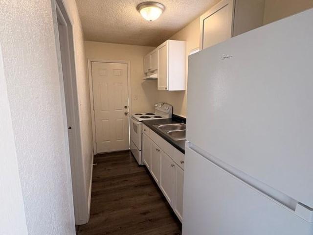 Deer Creek Apartments 3 Bedroom Apartment for Rent at 423 Se Winfield Ave, Topeka, KS 66607 East Topeka North