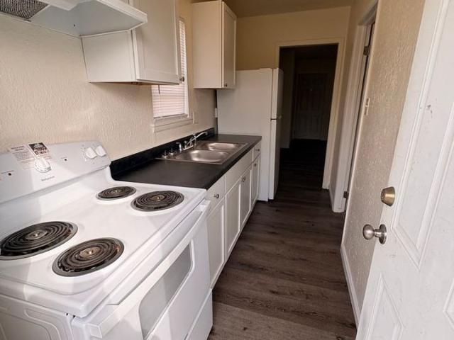 Deer Creek Apartments 3 Bedroom Apartment for Rent at 423 Se Winfield Ave, Topeka, KS 66607 East Topeka North