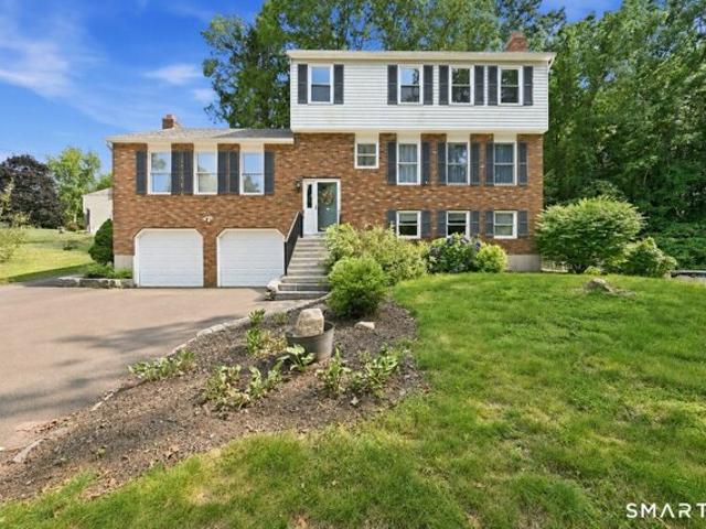 Deer Run Ln, North Haven, Home For Sale