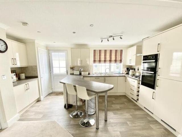 Deer´s Court, Horton Road, 2 Bedroom Park