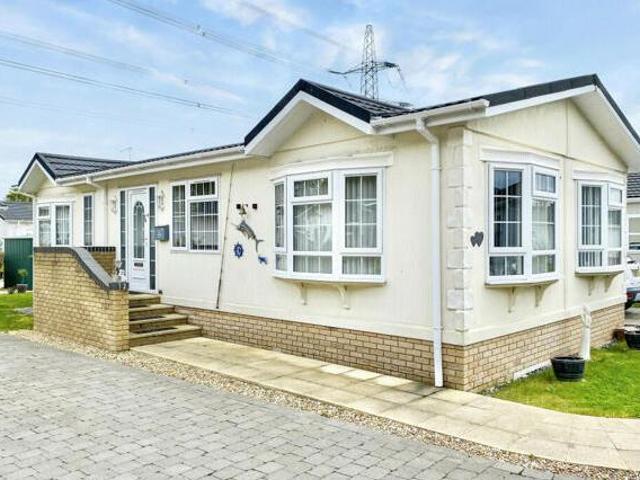 Deer´s Court, Horton Road, 2 Bedroom Park