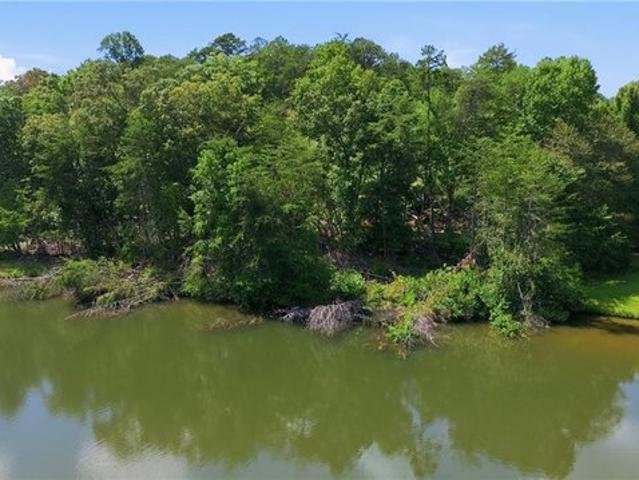 Deer Trail Lks, Clarkesville, GA 30523