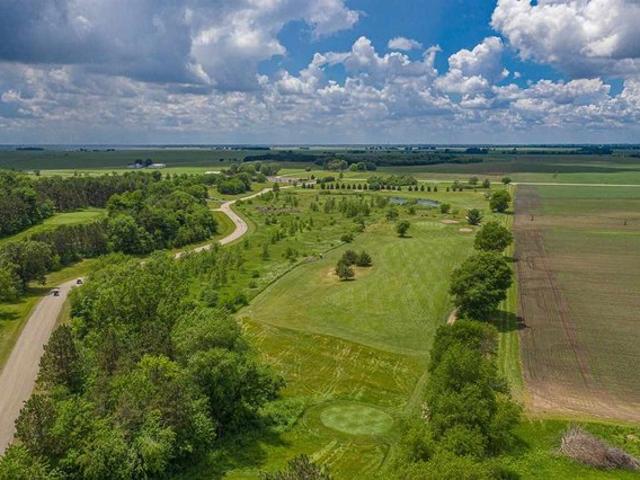 Deer Valley Dr, Deer Grove, IL 61243