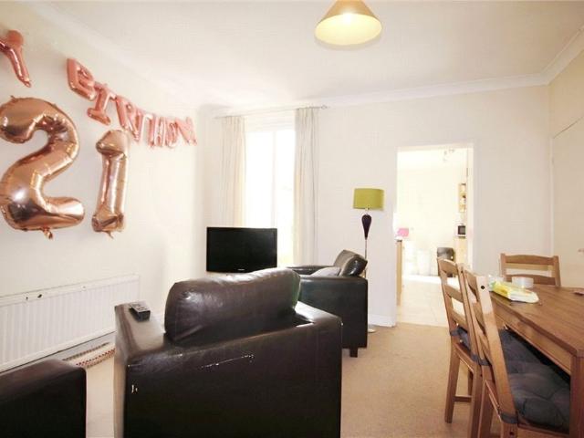 Deerbarn Road, Guildford, GU2 8AT