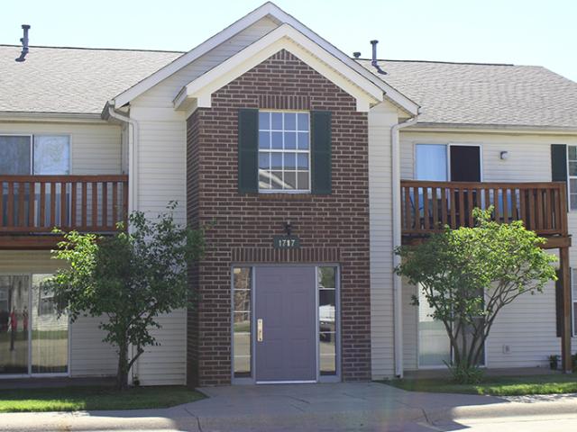 Deerfield Commons Apartments