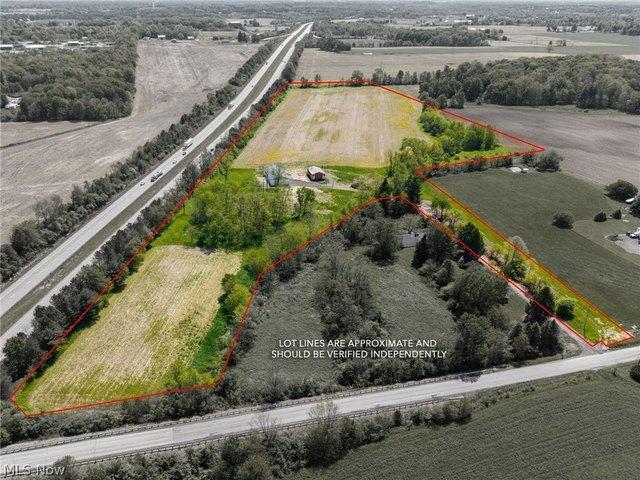 Deerfield Ave NW, Dalton, OH 44618