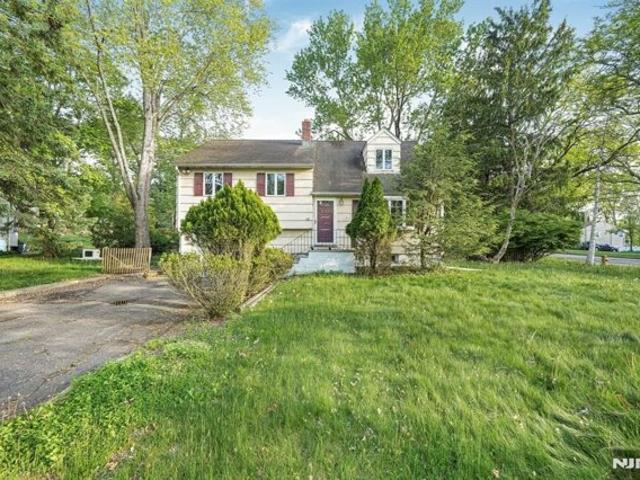 Deerfield Rd, Wayne, Home For Sale