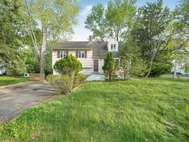 Deerfield Rd, Wayne, Home For Sale