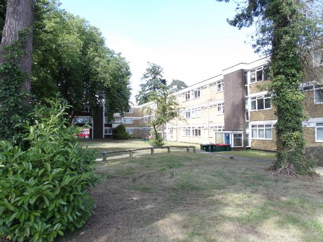 Deerswood Court, Crawley RH11, 2 bed flat to rent, £1,400 pcm | PrimeLocation