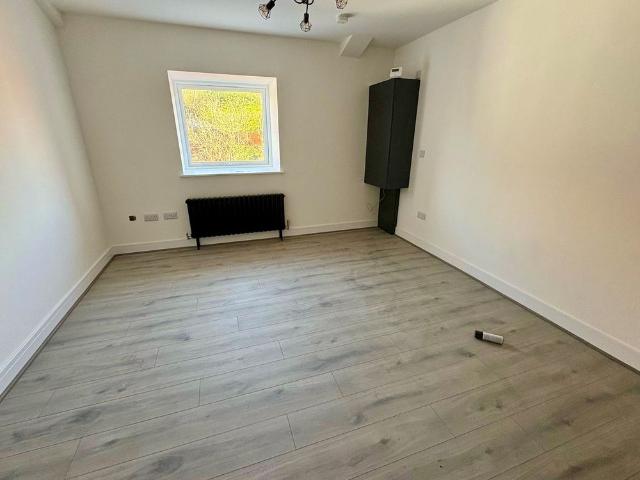 Deerplay Apartments, Heald Lane